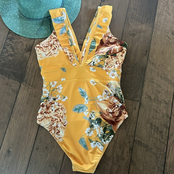 Albion Fit | Swim | Albion Fit The Dagney One Piece Ruffle Floral ...